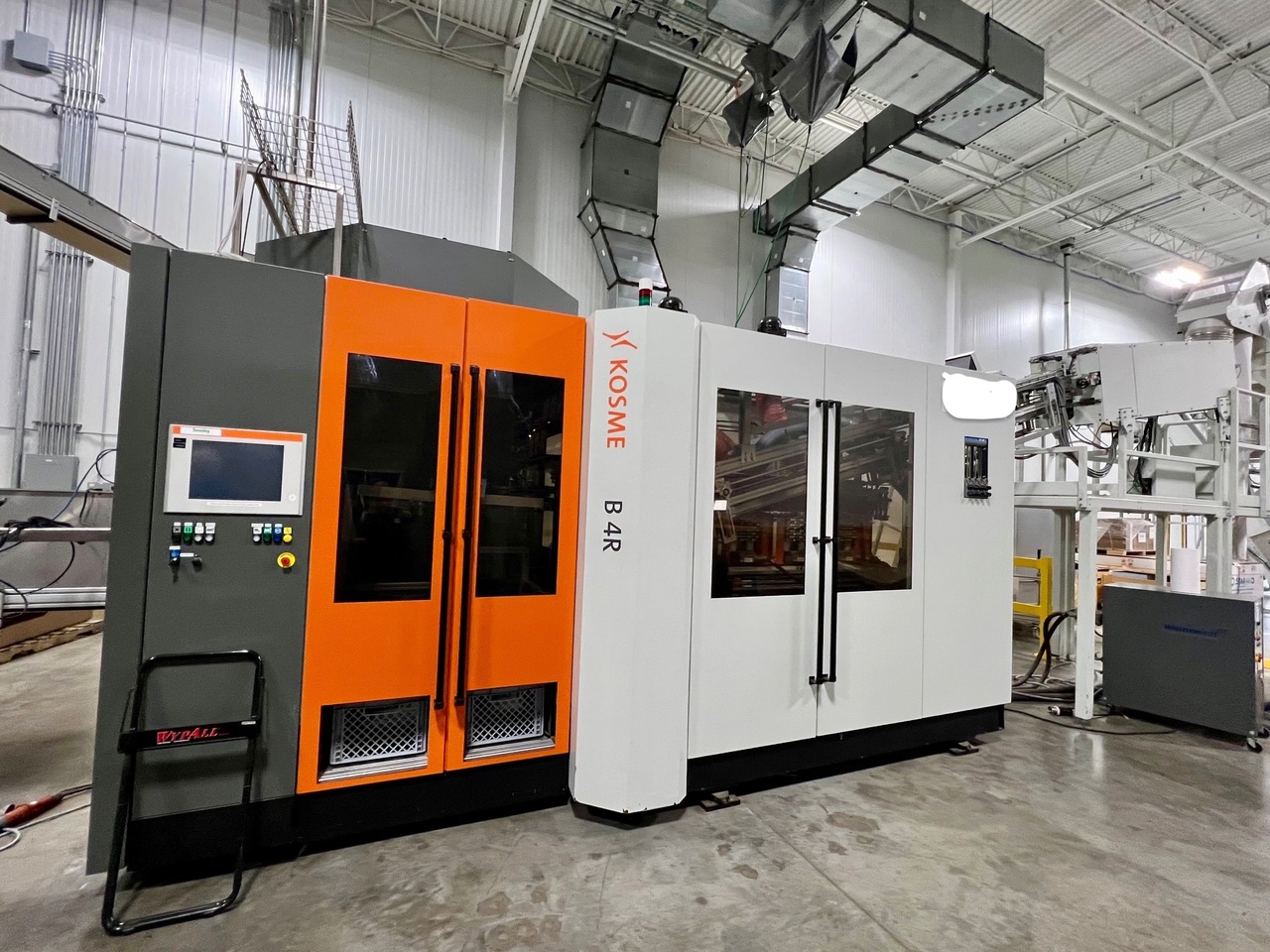 Kosme Model B 4R (4) Cavity PET Reheat Stretch Blow Molding Machine ...